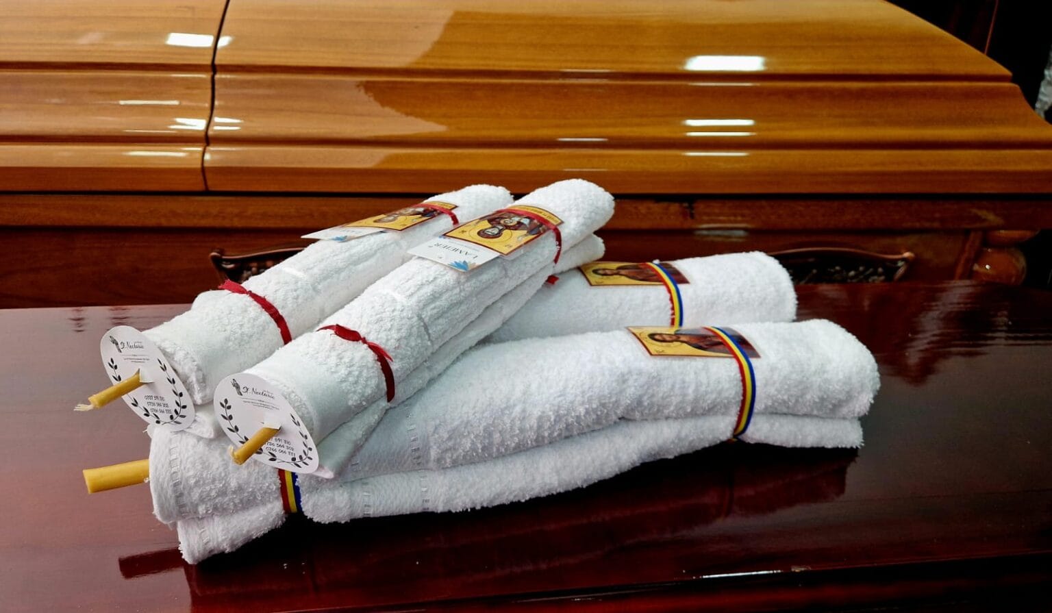 Prosop premium mediu, cu lumânare și dischetă de protecție și iconiță ...